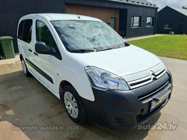 White Citroen Berlingo 2016 in Tallinn, with an engine capacity of 1.60 L and mileage of 330 thousand km for 3250 €, photo 1 on AUTOMOTO.COM.LV