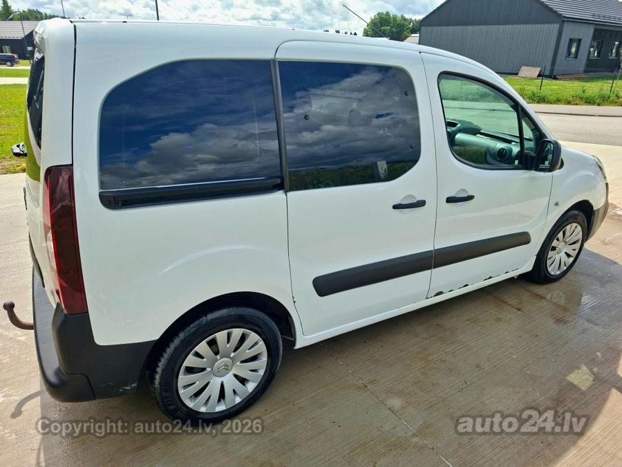 Balts Citroen Berlingo 2016 Tallina, ar dzinēja tilpumu 1.60 L un nobraukumu 330 tūkst. km par 3250 €, foto 4 vietnē AUTOMOTO.COM.LV