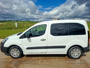 Balts Citroen Berlingo 2016 Tallina, ar dzinēja tilpumu 1.60 L un nobraukumu 330 tūkst. km par 3250 €, foto 8 vietnē AUTOMOTO.COM.LV