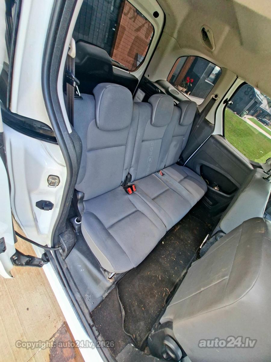 Balts Citroen Berlingo 2016 Tallina, ar dzinēja tilpumu 1.60 L un nobraukumu 330 tūkst. km par 3250 €, foto 10 vietnē AUTOMOTO.COM.LV