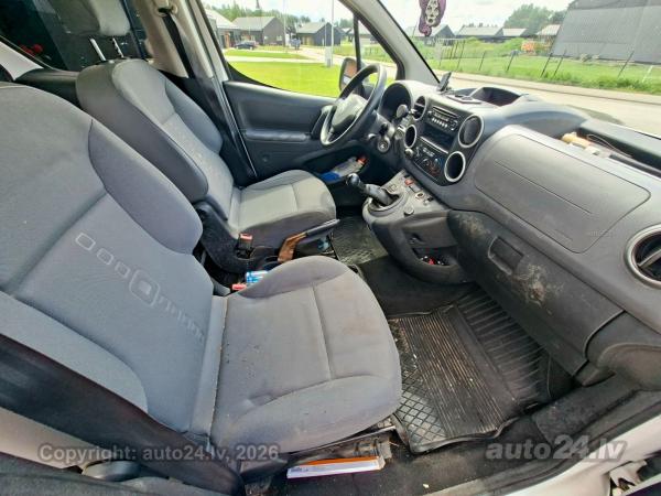 White Citroen Berlingo 2016 in Tallinn, with an engine capacity of 1.60 L and mileage of 330 thousand km for 3250 €, photo 10 on AUTOMOTO.COM.LV
