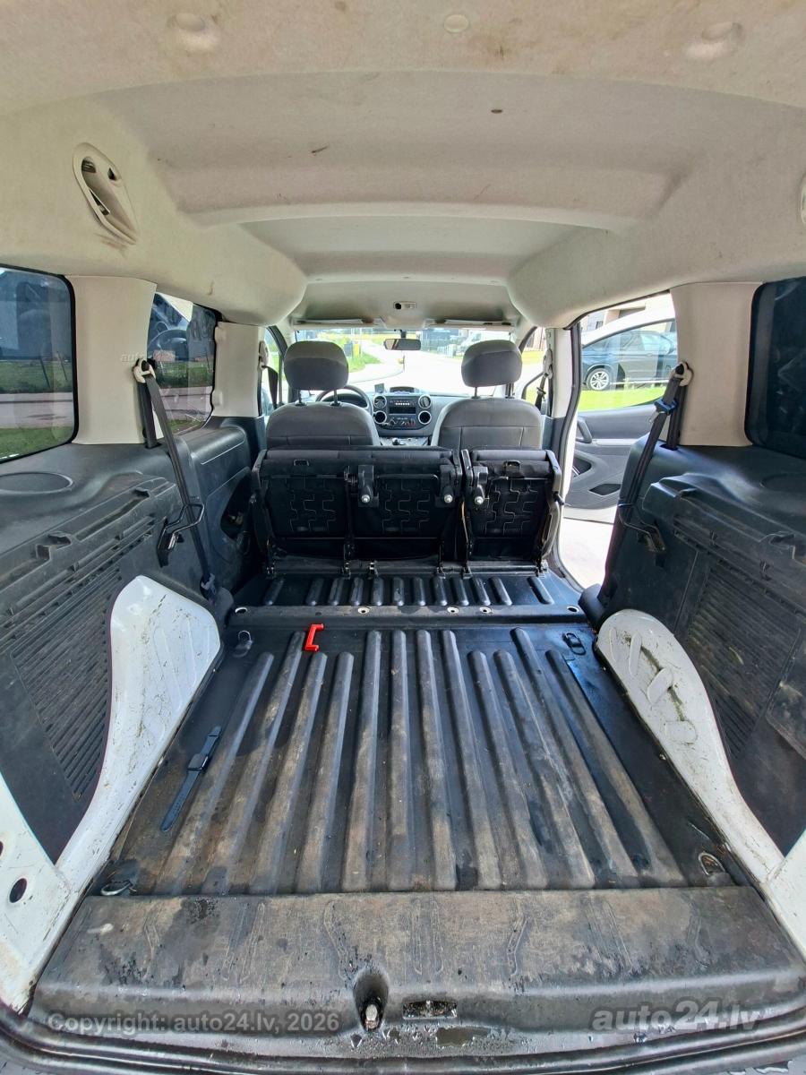 Balts Citroen Berlingo 2016 Tallina, ar dzinēja tilpumu 1.60 L un nobraukumu 330 tūkst. km par 3250 €, foto 13 vietnē AUTOMOTO.COM.LV