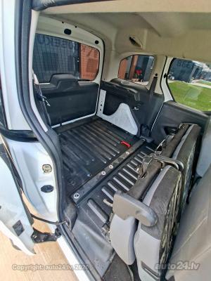 Balts Citroen Berlingo 2016 Tallina, ar dzinēja tilpumu 1.60 L un nobraukumu 330 tūkst. km par 3250 €, foto 14 vietnē AUTOMOTO.COM.LV