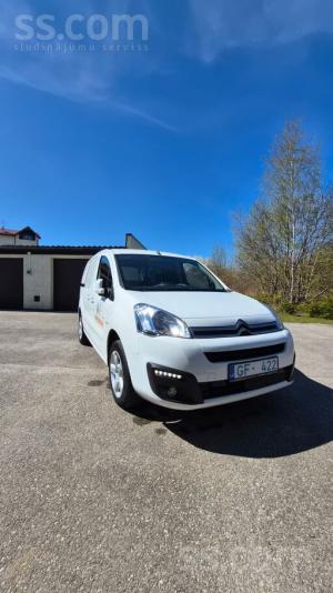 White Citroen Berlingo 2017 in Riga, with an engine capacity of 1.50 L and mileage of 105 thousand km for 7300 €, photo  on AUTOMOTO.COM.LV