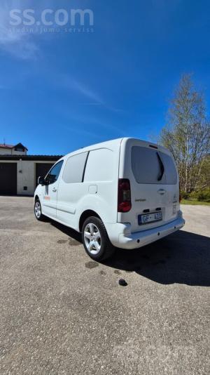 White Citroen Berlingo 2017 in Riga, with an engine capacity of 1.50 L and mileage of 105 thousand km for 7300 €, photo 10 on AUTOMOTO.COM.LV