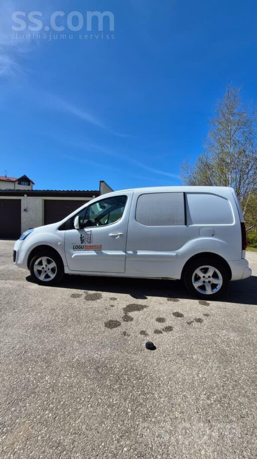 White Citroen Berlingo 2017 in Riga, with an engine capacity of 1.50 L and mileage of 105 thousand km for 7300 €, photo 12 on AUTOMOTO.COM.LV