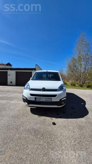 White Citroen Berlingo 2017 in Riga, with an engine capacity of 1.50 L and mileage of 105 thousand km for 7300 €, photo 16 on AUTOMOTO.COM.LV