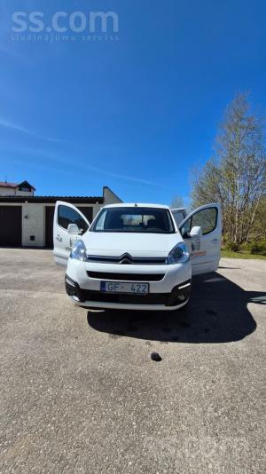 White Citroen Berlingo 2017 in Riga, with an engine capacity of 1.50 L and mileage of 105 thousand km for 7300 €, photo 17 on AUTOMOTO.COM.LV