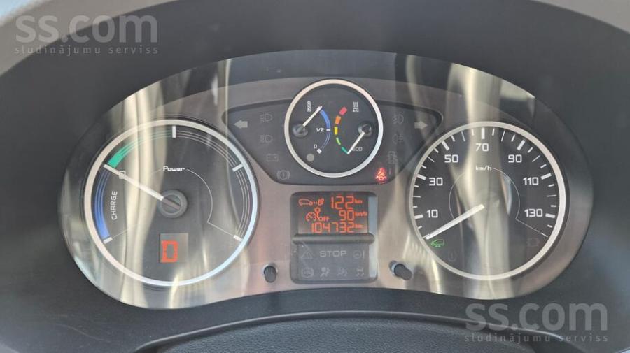 White Citroen Berlingo 2017 in Riga, with an engine capacity of 1.50 L and mileage of 105 thousand km for 7300 €, photo 18 on AUTOMOTO.COM.LV