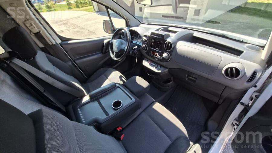White Citroen Berlingo 2017 in Riga, with an engine capacity of 1.50 L and mileage of 105 thousand km for 7300 €, photo 19 on AUTOMOTO.COM.LV