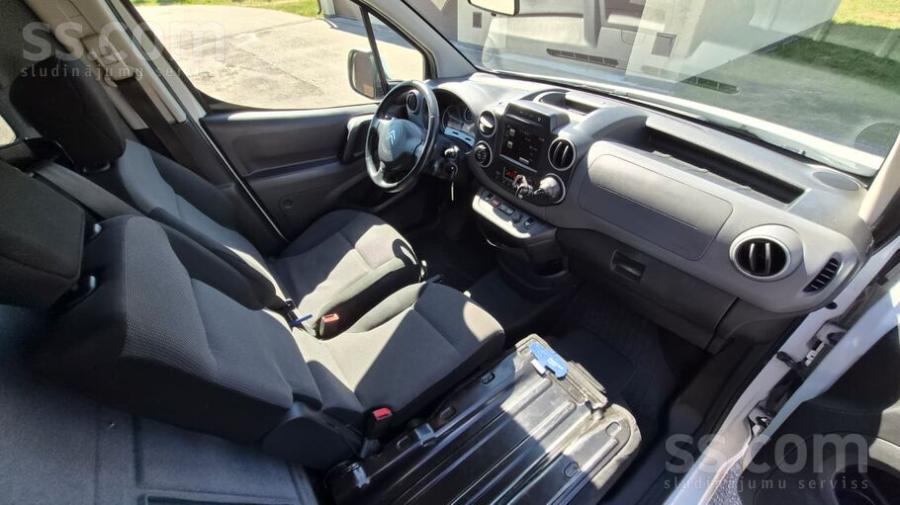White Citroen Berlingo 2017 in Riga, with an engine capacity of 1.50 L and mileage of 105 thousand km for 7300 €, photo 20 on AUTOMOTO.COM.LV