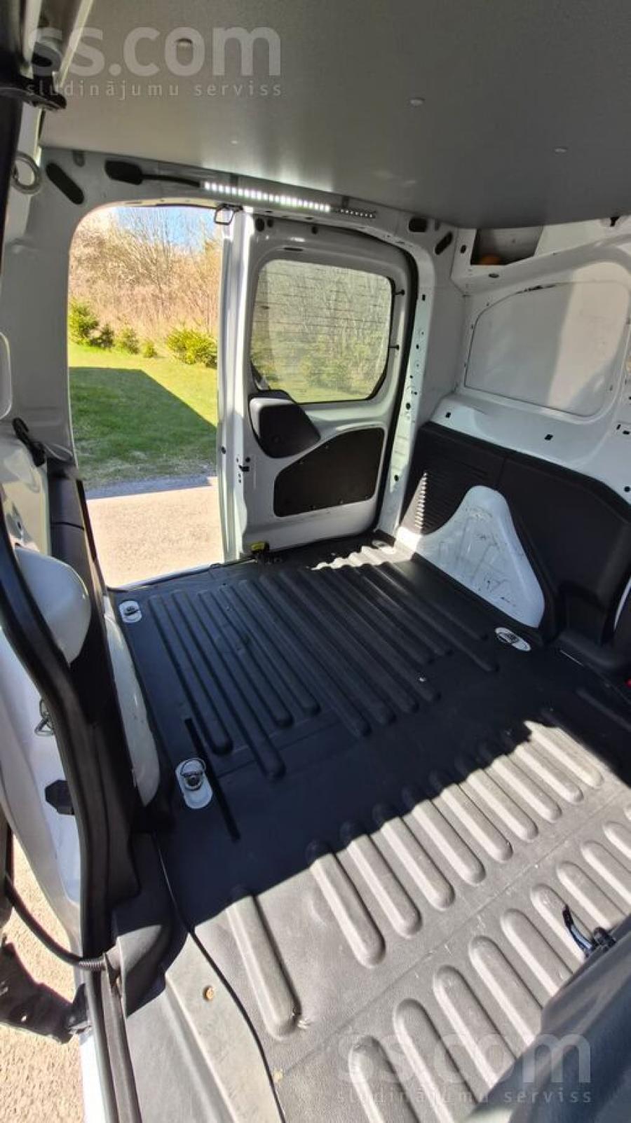 White Citroen Berlingo 2017 in Riga, with an engine capacity of 1.50 L and mileage of 105 thousand km for 7300 €, photo 22 on AUTOMOTO.COM.LV