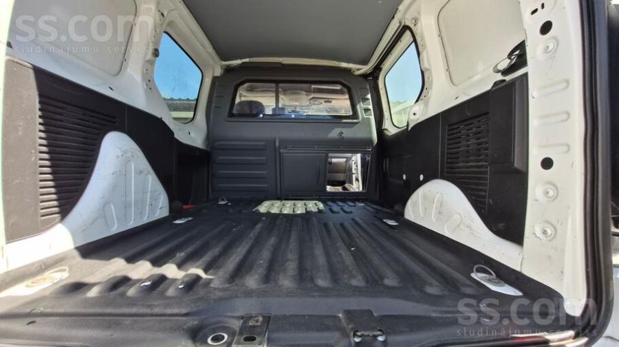 White Citroen Berlingo 2017 in Riga, with an engine capacity of 1.50 L and mileage of 105 thousand km for 7300 €, photo 27 on AUTOMOTO.COM.LV