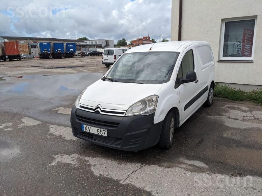 White Citroen Berlingo 2017 in Riga, with an engine capacity of 1.60 L and mileage of 138 thousand km for 5100 €, photo 1 on AUTOMOTO.COM.LV