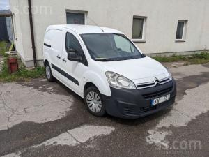 White Citroen Berlingo 2017 in Riga, with an engine capacity of 1.60 L and mileage of 138 thousand km for 5100 €, photo 3 on AUTOMOTO.COM.LV