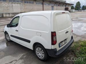 White Citroen Berlingo 2017 in Riga, with an engine capacity of 1.60 L and mileage of 138 thousand km for 5100 €, photo 4 on AUTOMOTO.COM.LV