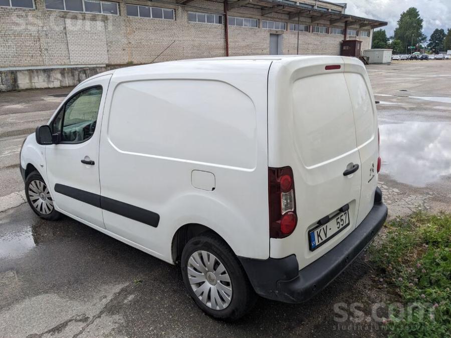 White Citroen Berlingo 2017 in Riga, with an engine capacity of 1.60 L and mileage of 138 thousand km for 5100 €, photo 4 on AUTOMOTO.COM.LV
