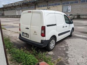 White Citroen Berlingo 2017 in Riga, with an engine capacity of 1.60 L and mileage of 138 thousand km for 5100 €, photo 5 on AUTOMOTO.COM.LV