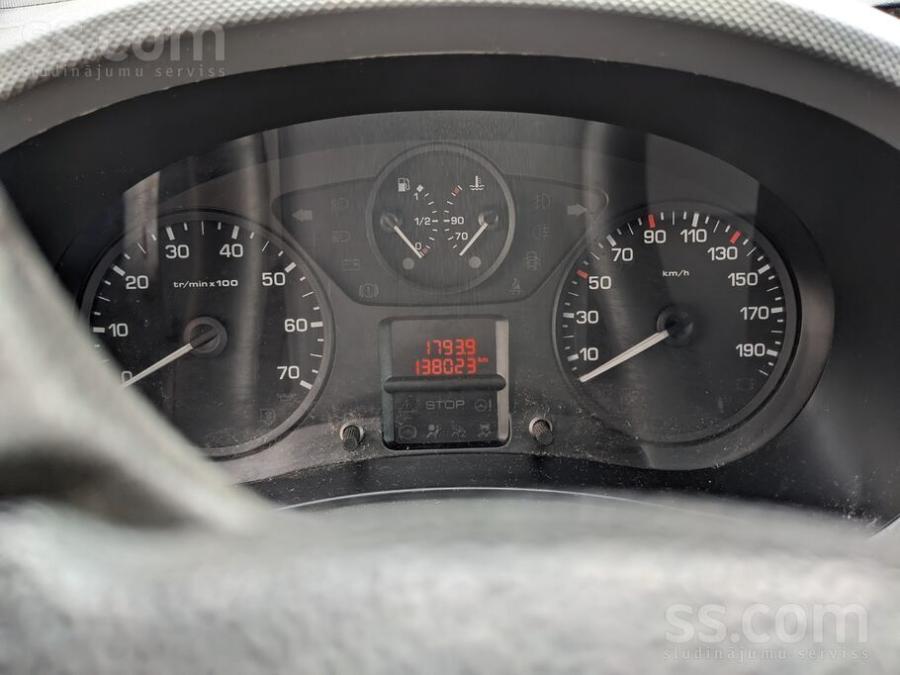 White Citroen Berlingo 2017 in Riga, with an engine capacity of 1.60 L and mileage of 138 thousand km for 5100 €, photo 6 on AUTOMOTO.COM.LV