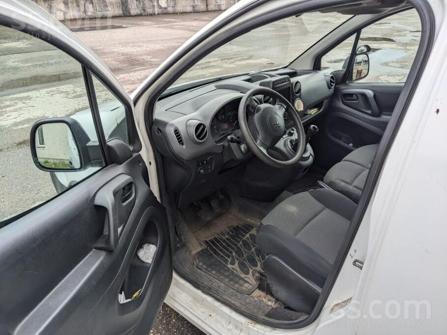 White Citroen Berlingo 2017 in Riga, with an engine capacity of 1.60 L and mileage of 138 thousand km for 5100 €, photo 7 on AUTOMOTO.COM.LV