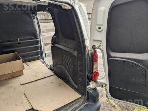 White Citroen Berlingo 2017 in Riga, with an engine capacity of 1.60 L and mileage of 138 thousand km for 5100 €, photo 9 on AUTOMOTO.COM.LV