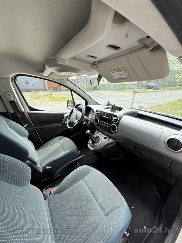 White Citroen Berlingo 2017 in Viljandi, with an engine capacity of 1.60 L and mileage of 138 thousand km for 8500 €, photo 7 on AUTOMOTO.COM.LV