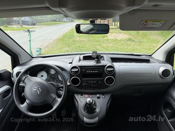 White Citroen Berlingo 2017 in Viljandi, with an engine capacity of 1.60 L and mileage of 138 thousand km for 8500 €, photo 8 on AUTOMOTO.COM.LV
