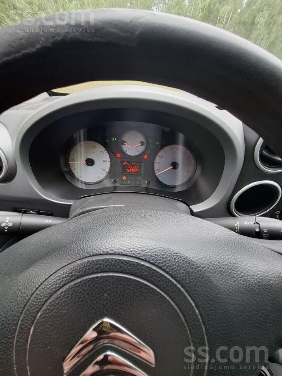 White Citroen Berlingo 2017 in Riga, with an engine capacity of 1.60 L and mileage of 155 thousand km for 3800 €, photo 6 on AUTOMOTO.COM.LV