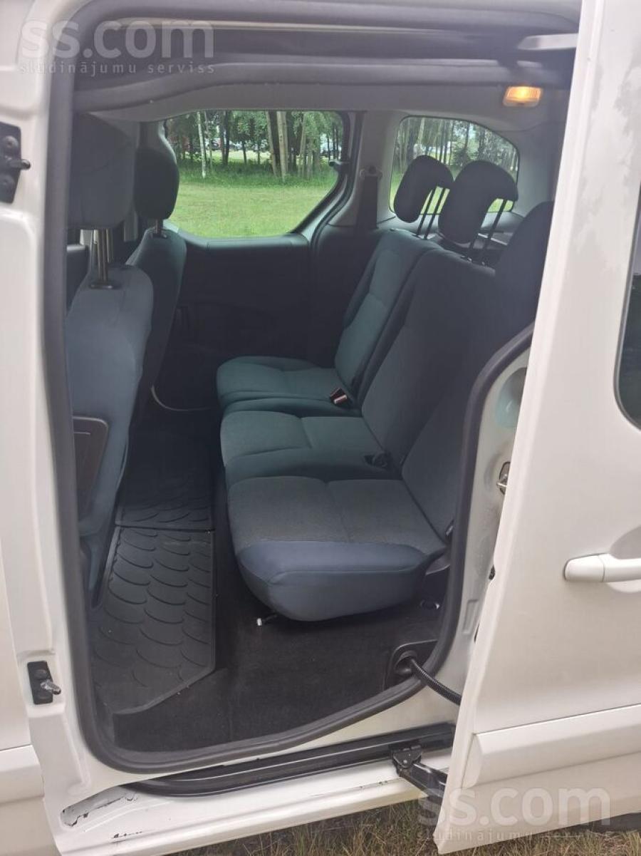 White Citroen Berlingo 2017 in Riga, with an engine capacity of 1.60 L and mileage of 155 thousand km for 3800 €, photo 9 on AUTOMOTO.COM.LV