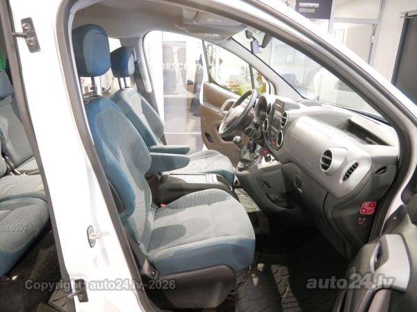 White Citroen Berlingo 2018 in Tallinn, with an engine capacity of 1.20 L and mileage of 115 thousand km for 7500 €, photo 9 on AUTOMOTO.COM.LV