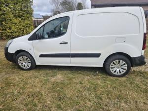 Balts Citroen Berlingo 2018 Rīga, ar dzinēja tilpumu 1.60 L un nobraukumu 387 tūkst. km par 3450 €, foto  vietnē AUTOMOTO.COM.LV