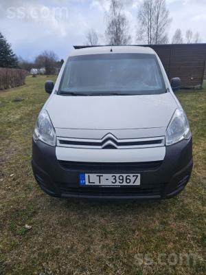 White Citroen Berlingo 2018 in Riga, with an engine capacity of 1.60 L and mileage of 387 thousand km for 3450 €, photo 4 on AUTOMOTO.COM.LV