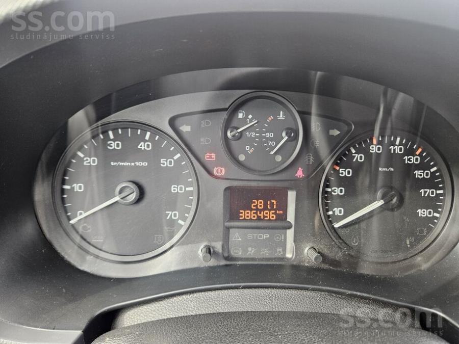 White Citroen Berlingo 2018 in Riga, with an engine capacity of 1.60 L and mileage of 387 thousand km for 3450 €, photo 9 on AUTOMOTO.COM.LV