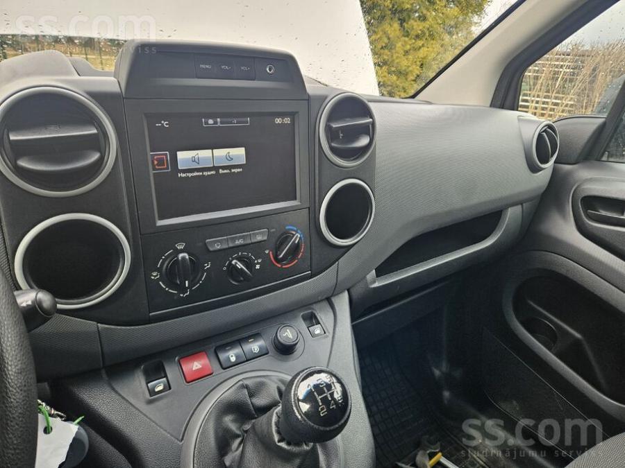 White Citroen Berlingo 2018 in Riga, with an engine capacity of 1.60 L and mileage of 387 thousand km for 3450 €, photo 10 on AUTOMOTO.COM.LV