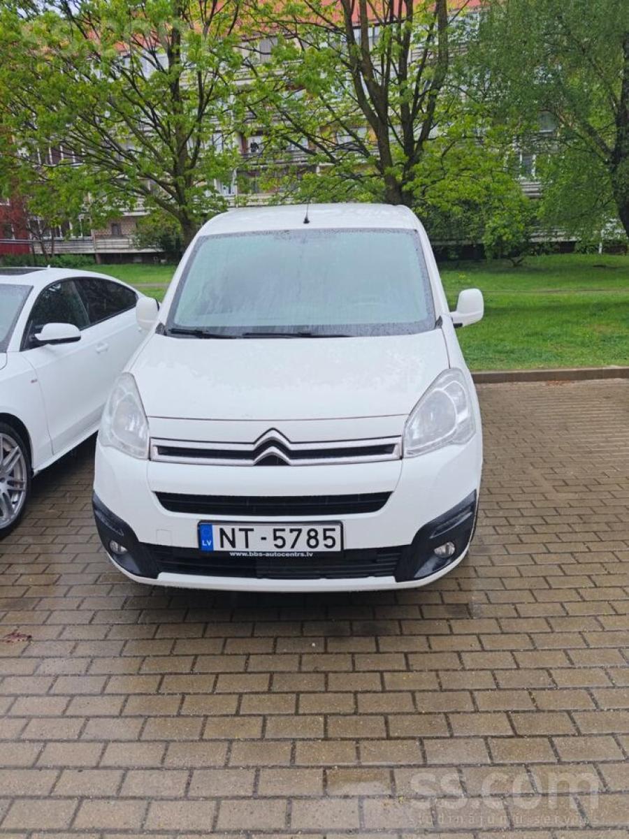 White Citroen Berlingo 2018 in Riga, with an engine capacity of 1.60 L and mileage of 270 thousand km for 6850 €, photo 1 on AUTOMOTO.COM.LV