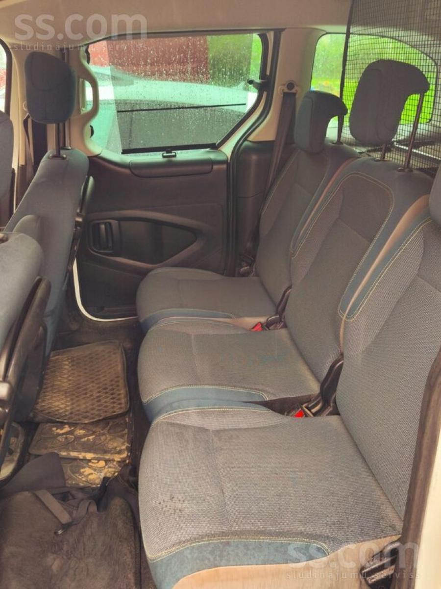 White Citroen Berlingo 2018 in Riga, with an engine capacity of 1.60 L and mileage of 270 thousand km for 6850 €, photo 5 on AUTOMOTO.COM.LV