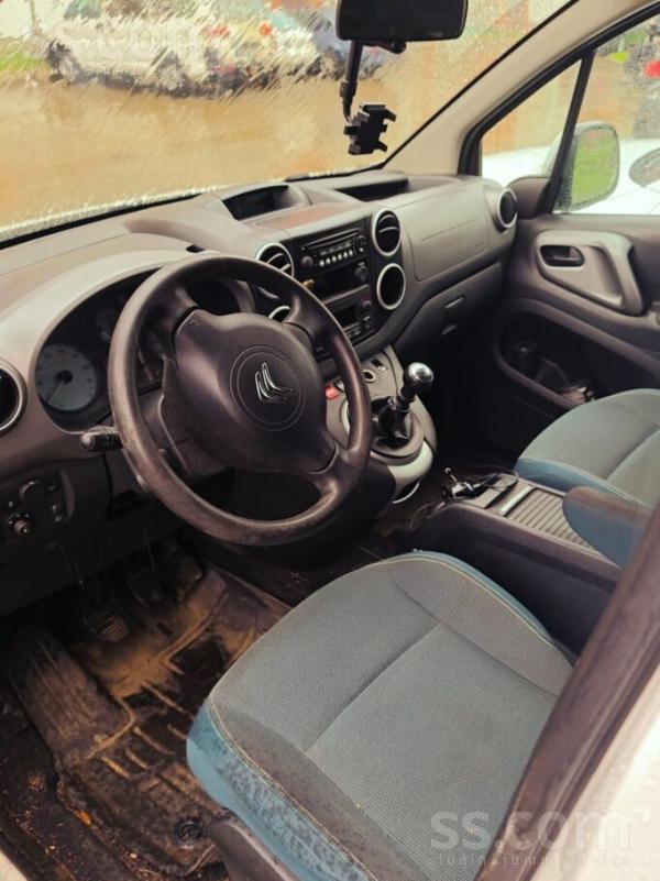 Balts Citroen Berlingo 2018 Rīga, ar dzinēja tilpumu 1.60 L un nobraukumu 270 tūkst. km par 6850 €, foto 5 vietnē AUTOMOTO.COM.LV