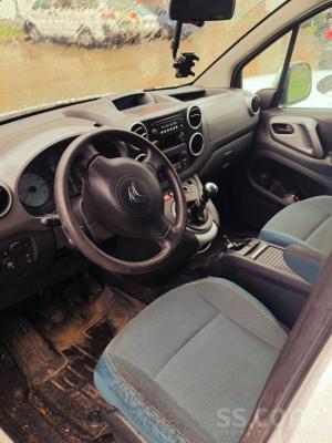 White Citroen Berlingo 2018 in Riga, with an engine capacity of 1.60 L and mileage of 270 thousand km for 6850 €, photo 6 on AUTOMOTO.COM.LV