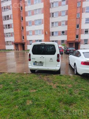 White Citroen Berlingo 2018 in Riga, with an engine capacity of 1.60 L and mileage of 270 thousand km for 6850 €, photo 7 on AUTOMOTO.COM.LV