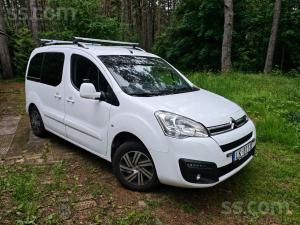 White Citroen Berlingo 2018 in Riga, with an engine capacity of 1.60 L and mileage of 192 thousand km for 6500 €, photo 5 on AUTOMOTO.COM.LV