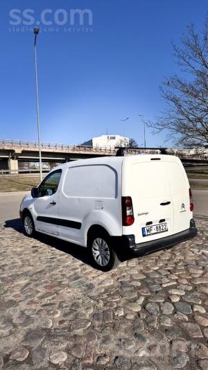 Balts Citroen Berlingo 2018 Rīga, ar dzinēja tilpumu 1.60 L un nobraukumu 200 tūkst. km par 4950 €, foto 3 vietnē AUTOMOTO.COM.LV
