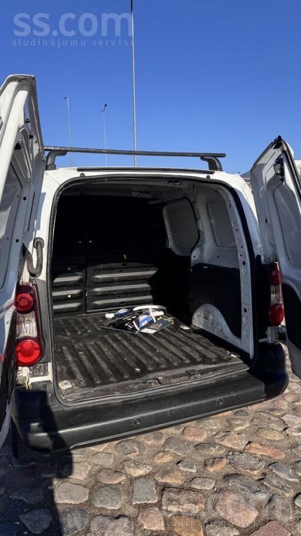 Balts Citroen Berlingo 2018 Rīga, ar dzinēja tilpumu 1.60 L un nobraukumu 200 tūkst. km par 4950 €, foto 5 vietnē AUTOMOTO.COM.LV