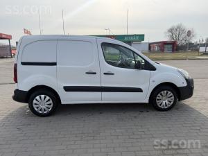 Balts Citroen Berlingo 2018 Rīga, ar dzinēja tilpumu 1.60 L un nobraukumu 418 tūkst. km par 2800 €, foto 5 vietnē AUTOMOTO.COM.LV