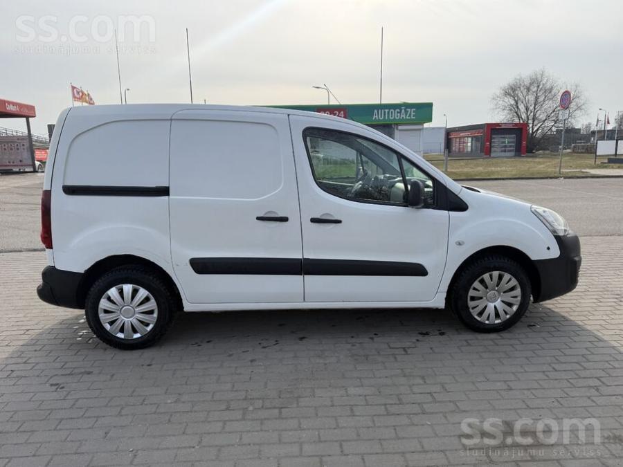 Balts Citroen Berlingo 2018 Rīga, ar dzinēja tilpumu 1.60 L un nobraukumu 418 tūkst. km par 2800 €, foto 5 vietnē AUTOMOTO.COM.LV