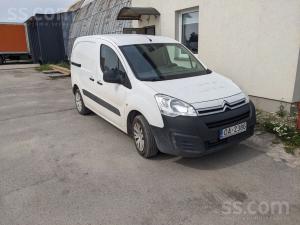 White Citroen Berlingo 2018 in Riga, with an engine capacity of 1.60 L and mileage of 128 thousand km for 5400 €, photo  on AUTOMOTO.COM.LV