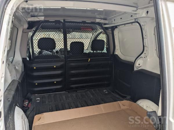Balts Citroen Berlingo 2018 Rīga, ar dzinēja tilpumu 1.60 L un nobraukumu 128 tūkst. km par 5400 €, foto 6 vietnē AUTOMOTO.COM.LV