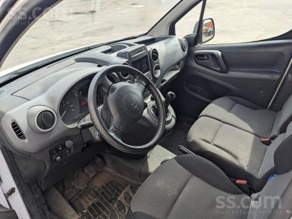Balts Citroen Berlingo 2018 Rīga, ar dzinēja tilpumu 1.60 L un nobraukumu 128 tūkst. km par 5400 €, foto 7 vietnē AUTOMOTO.COM.LV