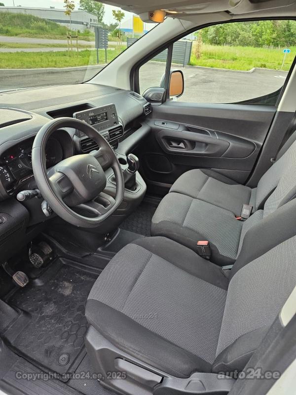 White Citroen Berlingo 2019 in Parnu, with an engine capacity of 1.60 L and mileage of 117 thousand km for 11200 €, photo 11 on AUTOMOTO.COM.LV
