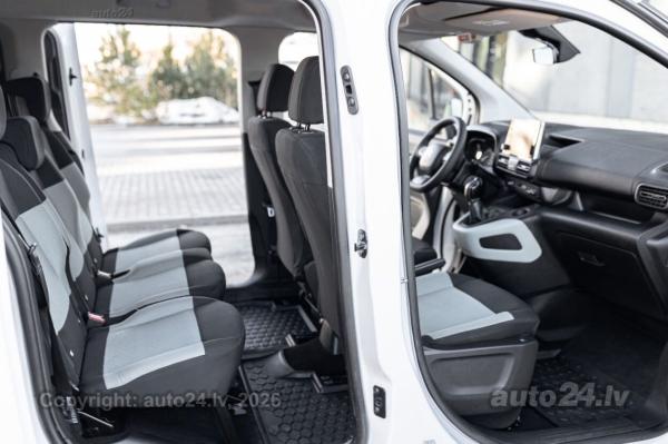 Balts Citroen Berlingo 2019 Tallina, ar dzinēja tilpumu 1.50 L un nobraukumu 110 tūkst. km par 9990 €, foto 8 vietnē AUTOMOTO.COM.LV