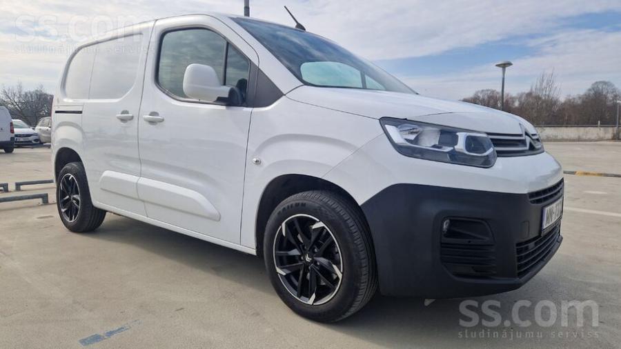 White Citroen Berlingo 2019 in Riga, with an engine capacity of 1.50 L and mileage of 113 thousand km for 11500 €, photo 4 on AUTOMOTO.COM.LV